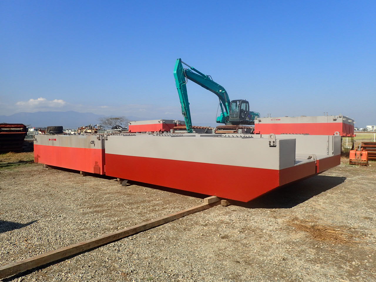 FLEET Engineering exported Pontoons for Kobelco backhoe for dredging ...
